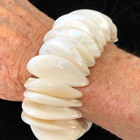 Vintage | Jewelry | Vintage Shell Shiny Stretch Bracelet | Poshmark